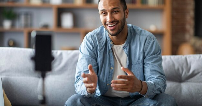 How to Become an Instagram Influencer in 2024 | Social Tradia