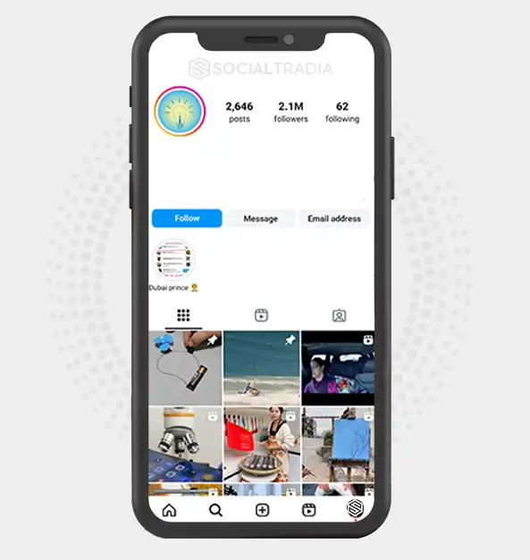 DailyStand (2.2 m Followers) | Social Tradia