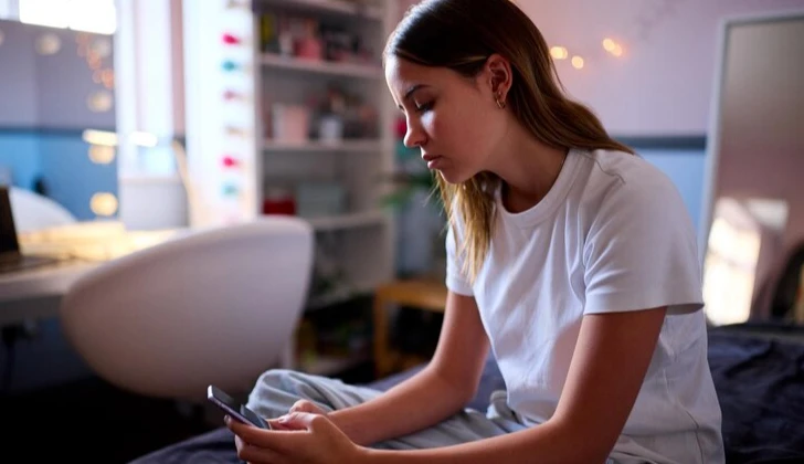 What Does “Chronically Online” Mean? | Social Tradia