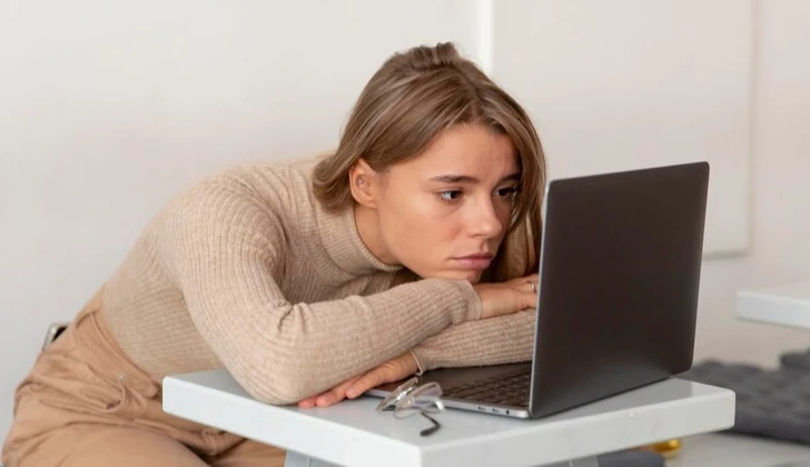 What Does “Chronically Online” Mean? | Social Tradia