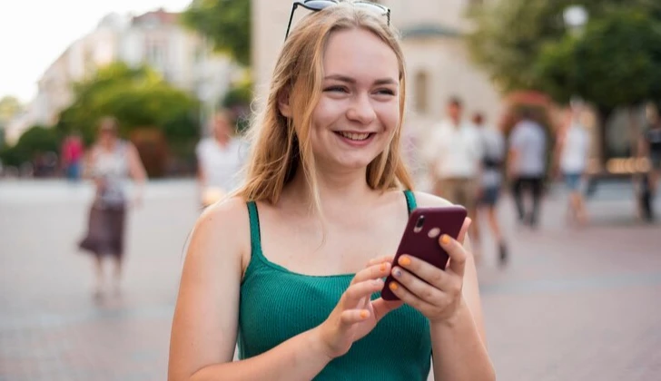 What Does SMT Mean? Common Uses in Texting, Tech, and Business | Social Tradia